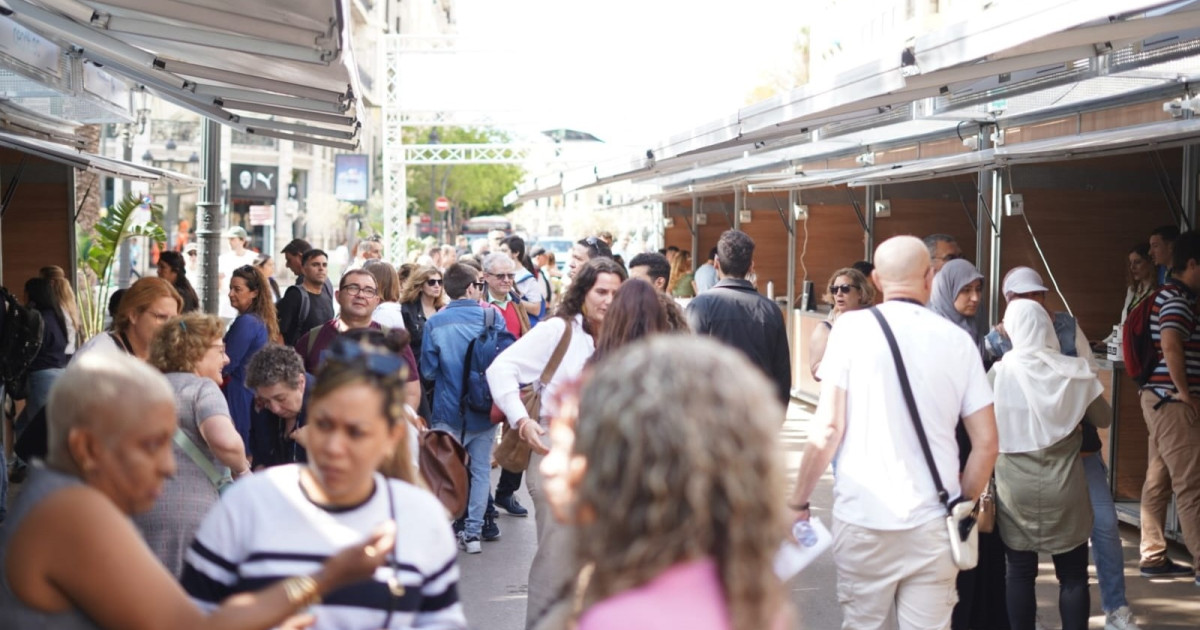 La Feria Valencia Emplea convierte la plaza del Ayuntamiento en un foro de entrevistas de trabajo