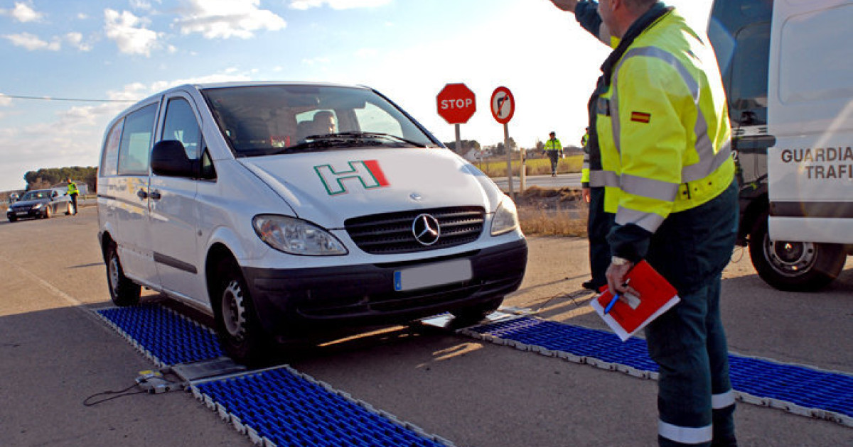 Nuevas ITV ambulantes de la DGT: cuando te paran en plena carretera ...