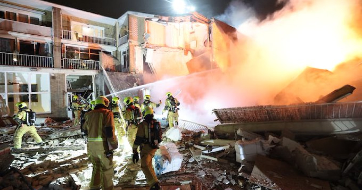 El derrumbe de un edificio en La Haya tras una explosión de origen ...