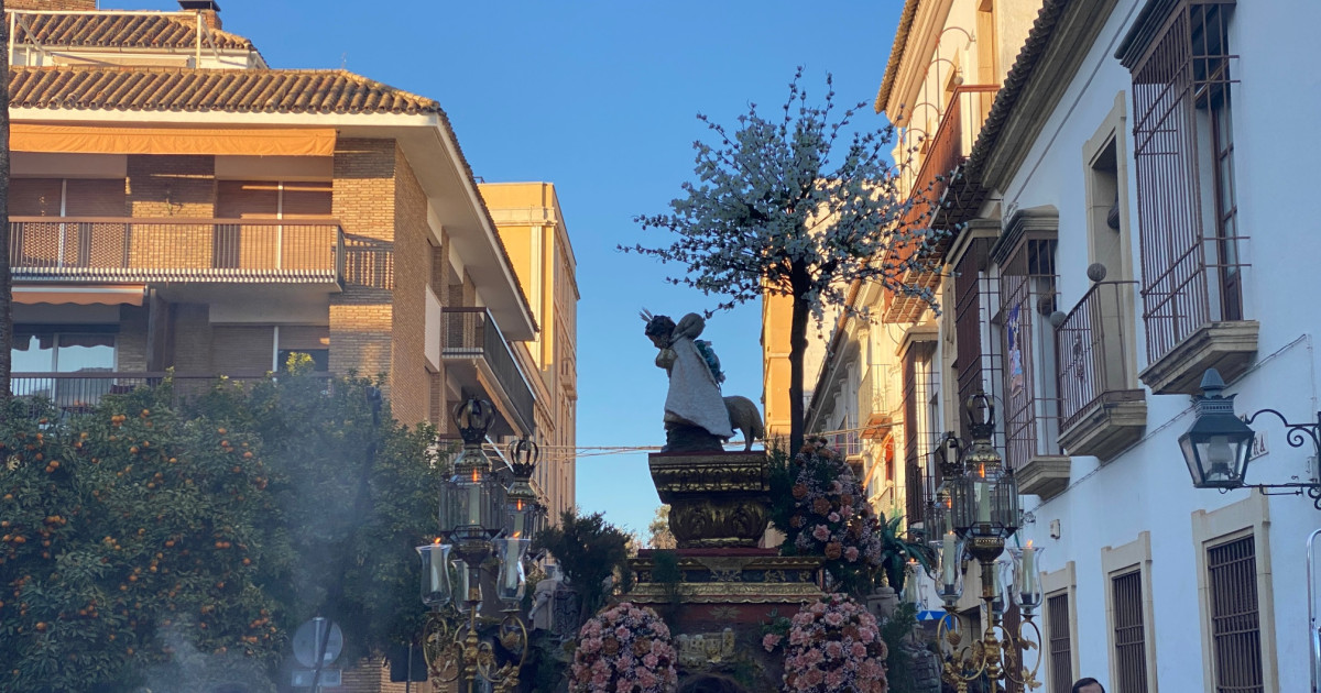 El Divino Pastorcillo llena de alegría las calles de su barrio