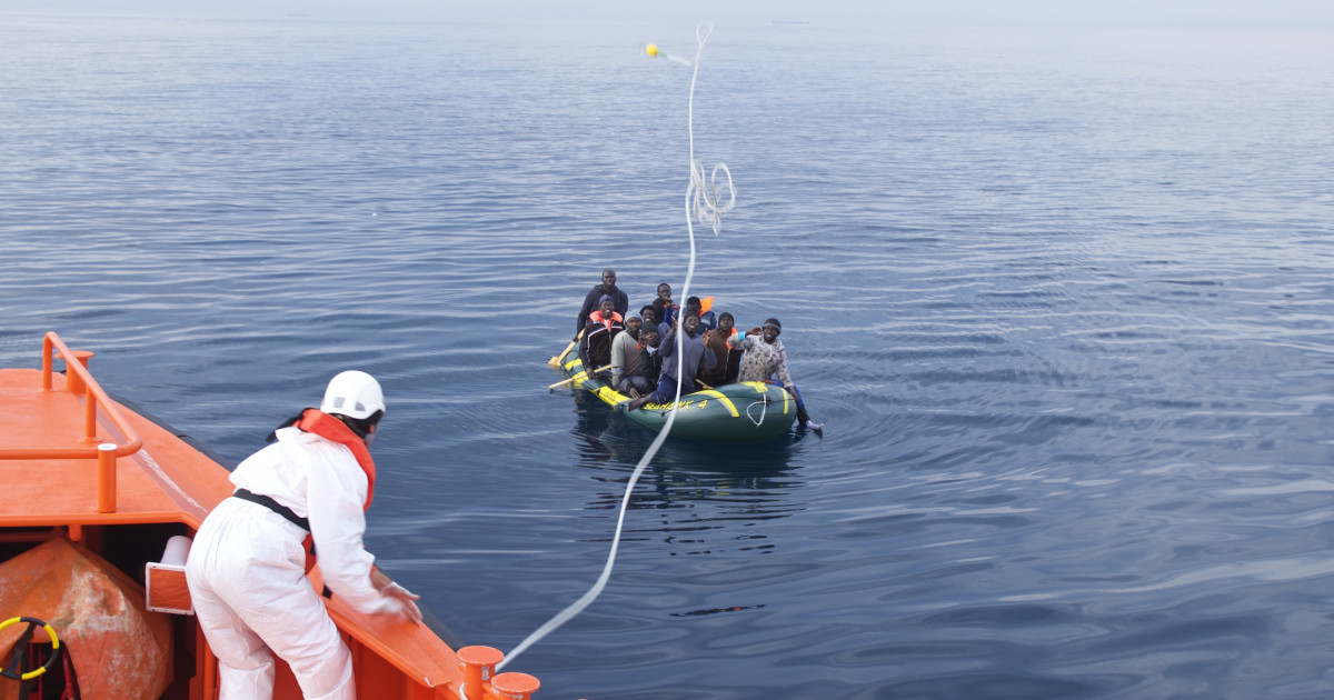 Inmigración fuera de control: un aluvión de pateras irrumpe en las ...