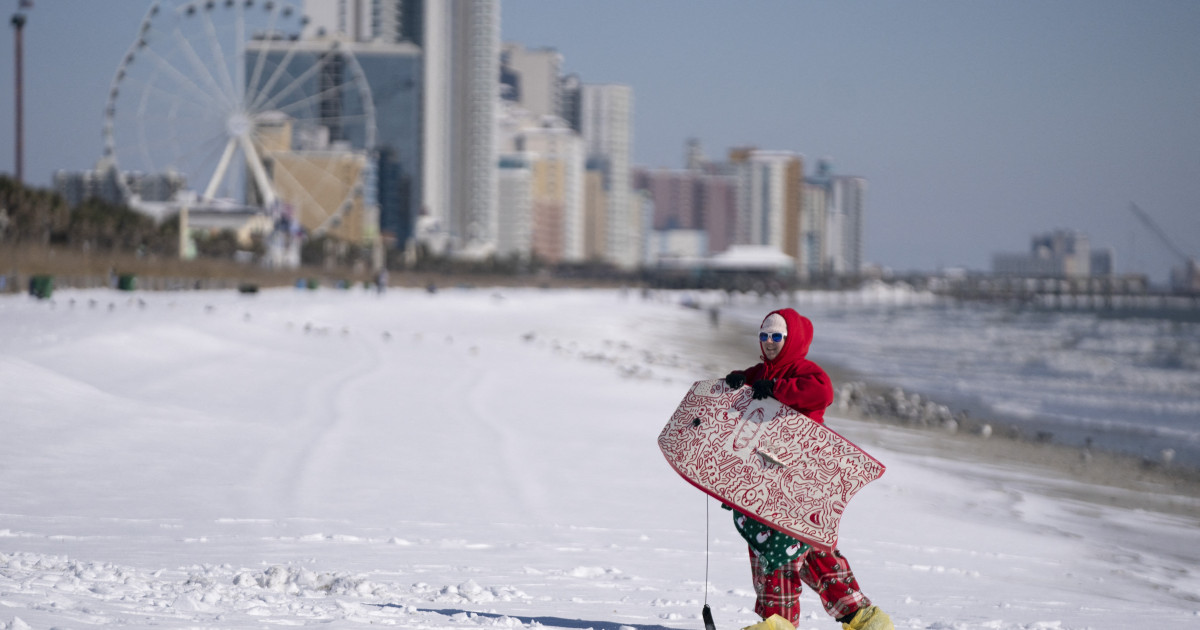 Playas con nieve en una nevada histórica en el sur de Estados Unidos ...