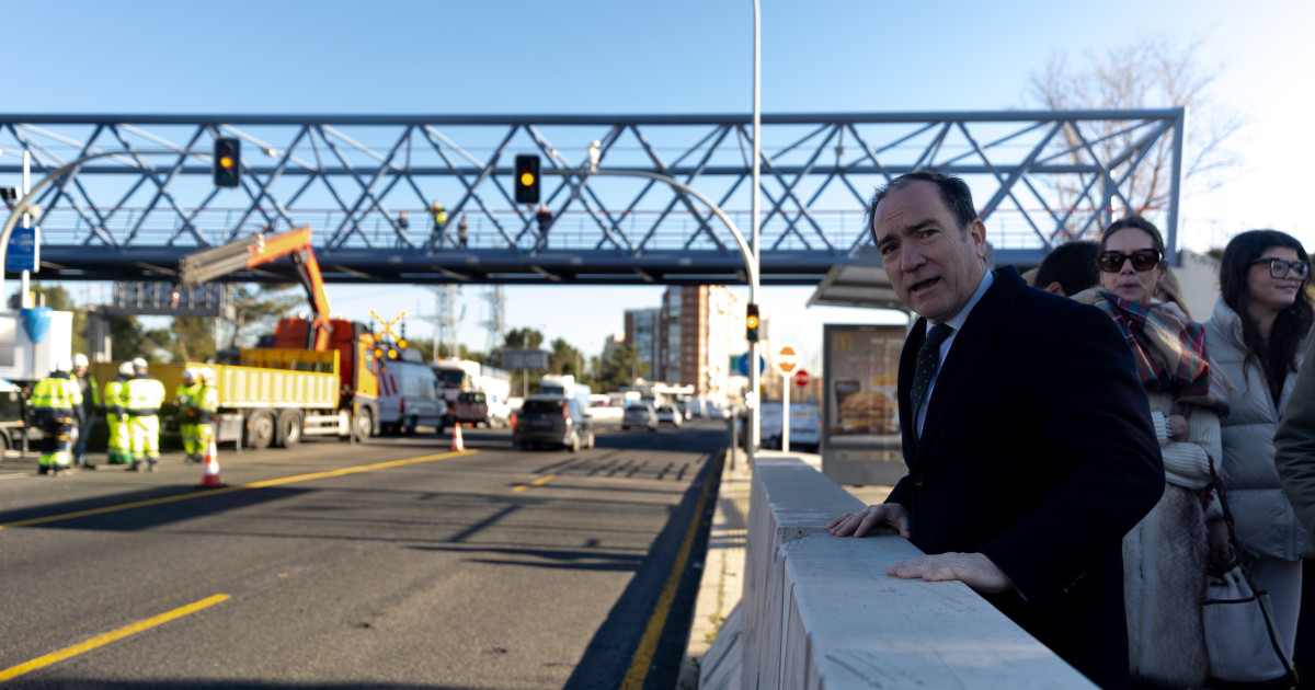 Cierran seis pasos inferiores peatonales de la A-5 y el tráfico ...