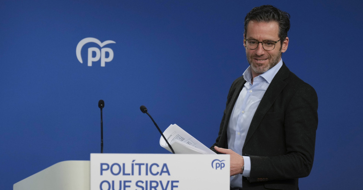 Sémper atiende a los medios tras el Comité de dirección del Partido ...