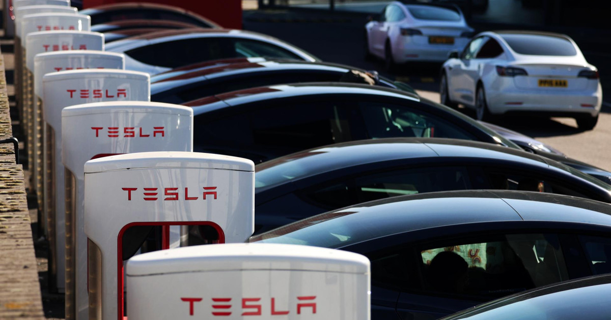 EE.UU. imputa a tres personas por los ataques contra Tesla y pide hasta ...