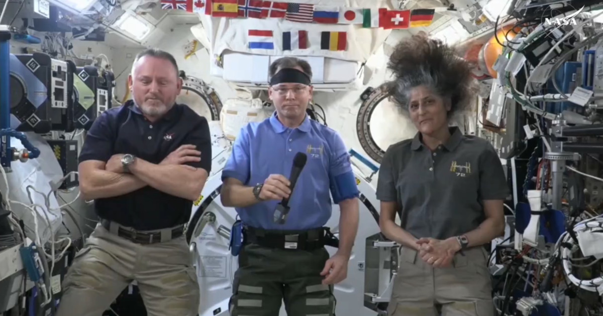 La nave de SpaceX llega a la Estación Espacial Internacional para relevar a los astronautas varados