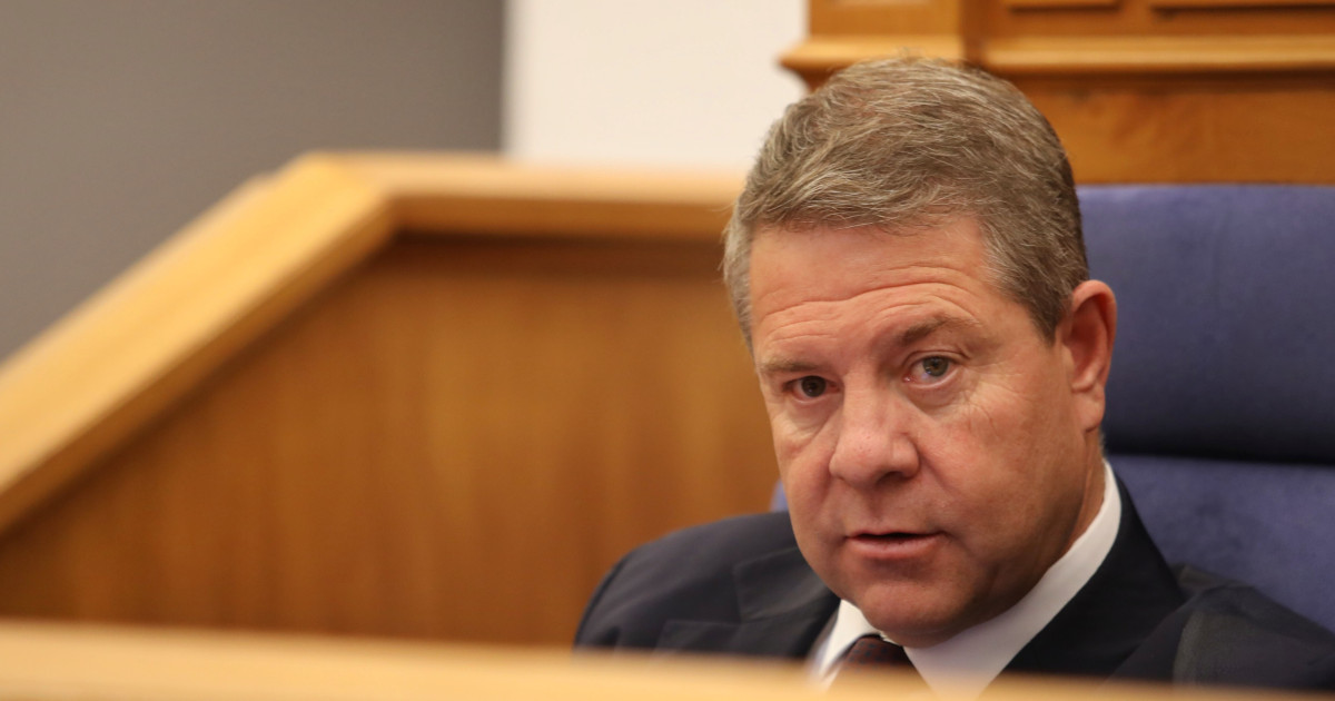 Page pide a Sánchez que presente «querellas criminales» contra quienes ...