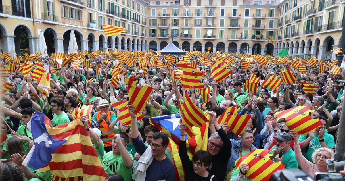 Menorca atenderá en menorquín y no en catalán estándar en la ...