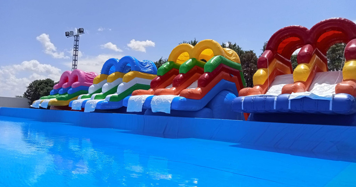 El plan familiar del verano: el mayor parque acuático hinchable de ...