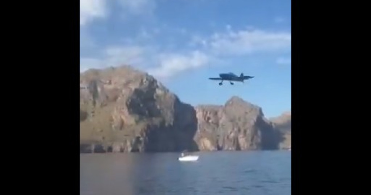 Hallan los restos de una avioneta acrobática que se ha estrellado en el mar frente al puerto de ...