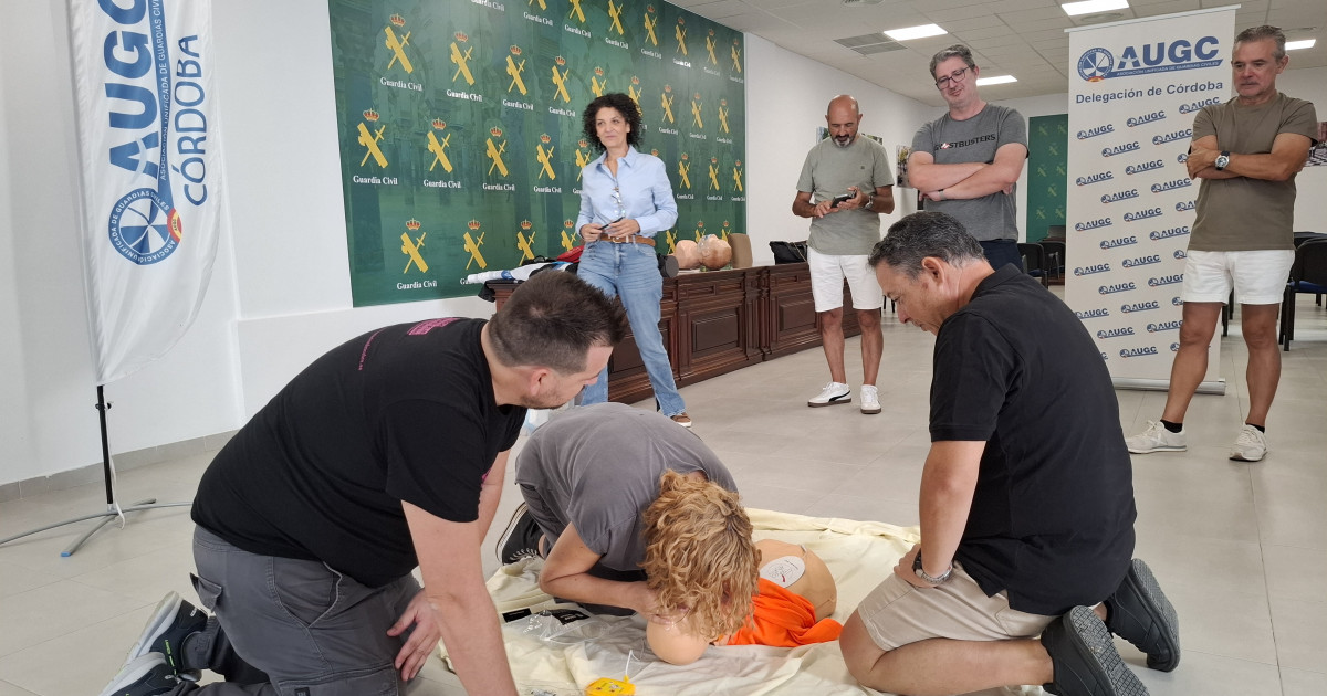 La AUGC forma a guardias civiles de Córdoba en reanimación ...