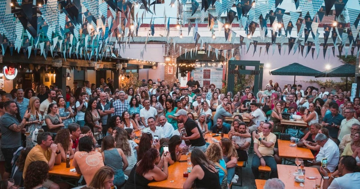 El pub irlandés con 'plaza' propia que lleva más de tres décadas ...