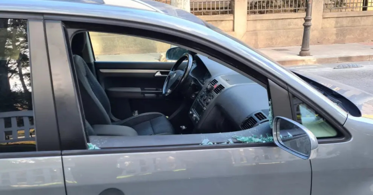 La baliza V-16, nuevo objetivo de los ladrones de coches en Granada: 12 ...