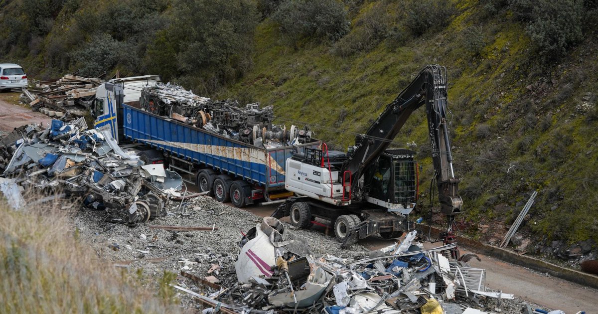 Retiran los últimos restos del Alvia mientras avanza la investigación ...