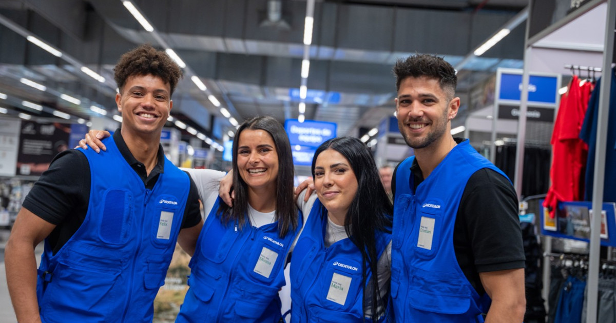 Decathlon abre nueva tienda en un centro comercial de Valencia y busca ...