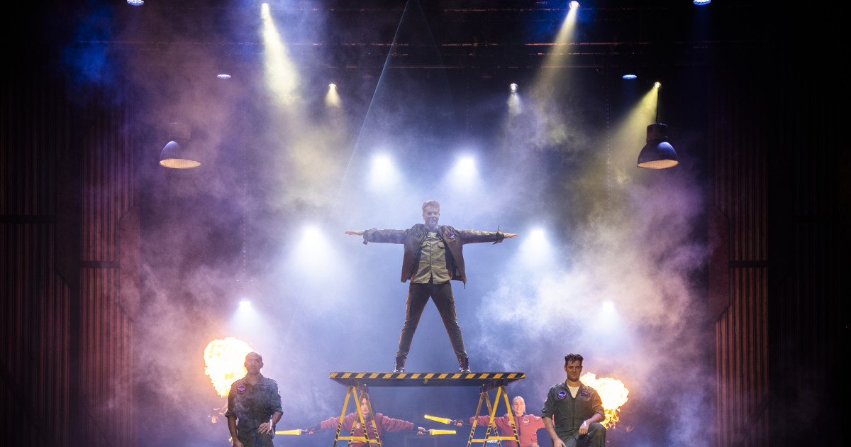 Hangar 52: el show con el que el Mago Yunke conquista Madrid
