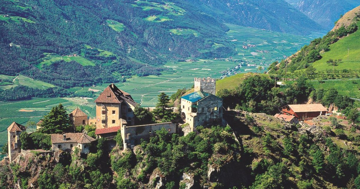 El castillo medieval del mítico alpinista Reinhold Messner que alberga ...