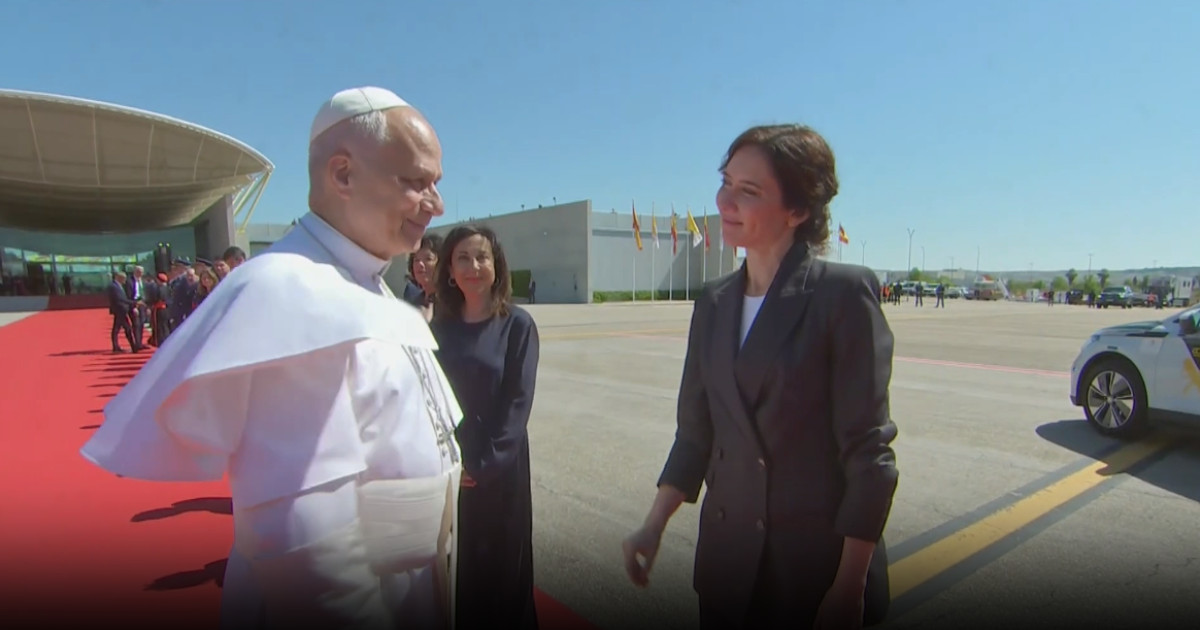 La emocionada despedida de Ayuso al Papa León XIV: «Esta es su casa, le ...